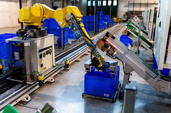 CNC Machine Tending Robots and Automation - Arcos
